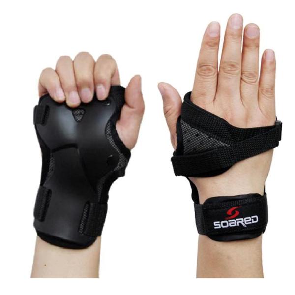 【商品概要】スケートボード、ローラースケートを楽しむ際の掌や手首の保護にご利用下さい。アクティビティの最中、バランスを崩してとっさに手を伸ばして身体を支えようした時の手への負担、衝撃を抑えます。2か所のベルクロで着脱も簡単。手の形にフィット...