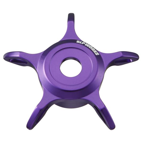 【商品概要】カラー:パープル直径:54mm / 自重:9gキット内容:スタードラグ×1、取扱説明書在中アルミマシンカット (MC)仕様 / 左右共用仕様対応機種:STEEZシリーズ / ZILLIONシリーズ / ALPHASシリーズ / ...