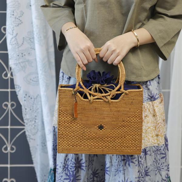 スクエアバッグ (NAB620) Rosily(ロージリー) バリ島 アタバッグかごバッグ 浴衣や着物にもバリ島のアタバッグ・アタランチョンマット・アタバスケット等を販売しているRosily（ロージリー）WEB ショプです。自然素材のみで化...