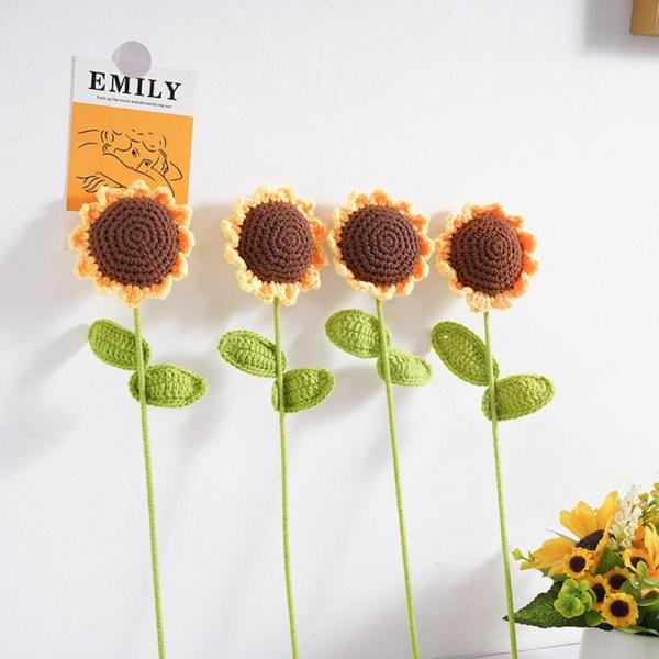 【発売日：2025年11月28日】【家の装飾】かぎ針編みの花の飾りは、リビングルーム、ベッドルーム、オフィス、ベッドサイド、机、棚、テーブル、キャビネットなどの装飾に適しています。【編み物フラワー】完成した手作りのかぎ針編みフラワーブーケ、...