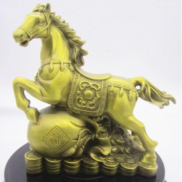 【発売日：2025年12月02日】生活、仕事場で嫌な感じがしたら、風水に頼って、縁起物を購入することをおすすめます。これを玄関やオブジェに飾ると金色がピカピカキラキラしている、お金持ちになれるかも!!サイズ：20*8.3*20cm材質:真鍮...