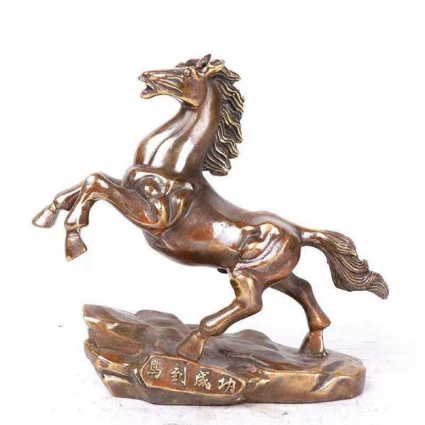 【発売日：2025年12月02日】馬は神の使いとされており、願いを叶えてくれる動物の象徴とされていたのです。馬を飾ることで、その場所に財運を招き、また事業運もアップすると言われているのです。風水では、馬は大変縁起が良いものなので、置物として...