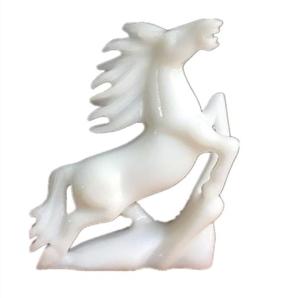 【発売日：2025年12月02日】馬は幸運や縁結び、そして願いが叶う象徴とされ、馬をテーマにしたインテリアはビジネスのマスコットとして人気があります。生活、仕事場で嫌な感じがしたら、風水に頼って、縁起物を購入することをおすすめます。馬は古来...