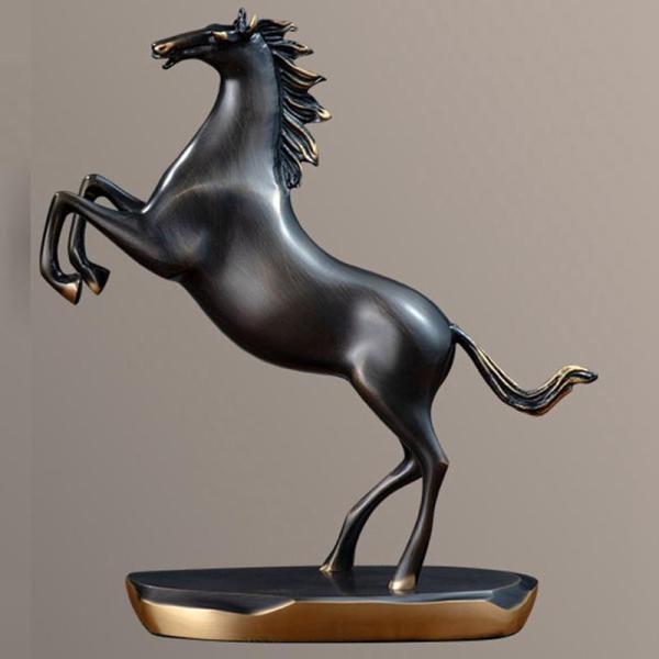 【発売日：2025年12月09日】令和八年（2026）度干支馬。午（うま）は、昔から 躍動・成功・勝負運 を象徴する干支とされています。まっすぐ前へ進む力強さから、事業が発展する年、努力が実を結ぶ年ともいわれます。古代では「馬」が生活の要で...