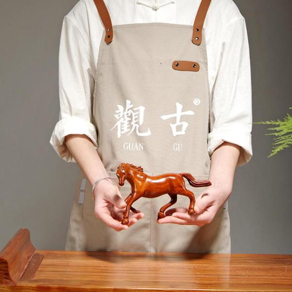 【発売日：2025年12月09日】様々なシーンに最適:本棚、棚、寝室、オフィス、リビングのスタイルアップを木製の馬の置物で。 万能なデザインで、本棚の装飾、棚の装飾に最適で、さまざまなスペースに洗練されたタッチを加えます。材質:木製サイズ:...