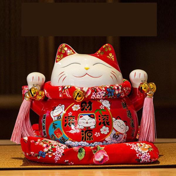 【発売日：2026年02月28日】【招き猫 貯金箱】上部にコインスロットが装備されているため、オブジェとして だけでな、貯金箱としても使えます，底部には取り出し口があります。【かわいい招き猫】置くだけで運気がUPする満面の笑みがカワイイ猫の...