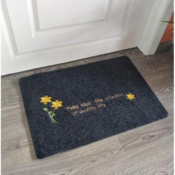 【発売日：2024年06月11日】【機能性】表面がラーメンのような細いヒモ状になっており、靴に付いた土砂やゴミ、ほこり、水を落とします。ショッピングモールや銀行、店舗など、機能性とデザイン性の両方を兼ね備えています。【お手入れ簡単】：お手入...