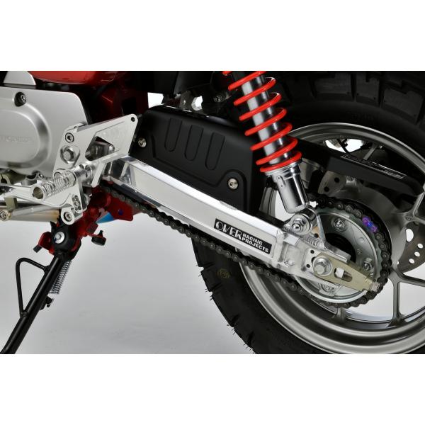 スイングアームは大排気量バイクと同じデザイン設計で製作。剛性が上がっているのでハンドリングがシャープに。チェーンアジャスターもアルミ削り出しでチェーン調節もしやすいように工夫がされてあります。適合車種：HONDA　MONKEY125(18-...