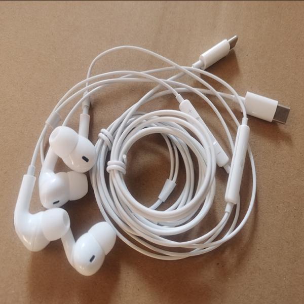 注意事項 商品は本体のみとなります。商品のデザインは変更される場合があります3.5mmイヤホンとライトニングイヤホンは、イヤホンカバーは付属しません。TYPE-Cイヤホンのみ白いイヤホンカバーが付属しています。マイク機能について音質を高額商...