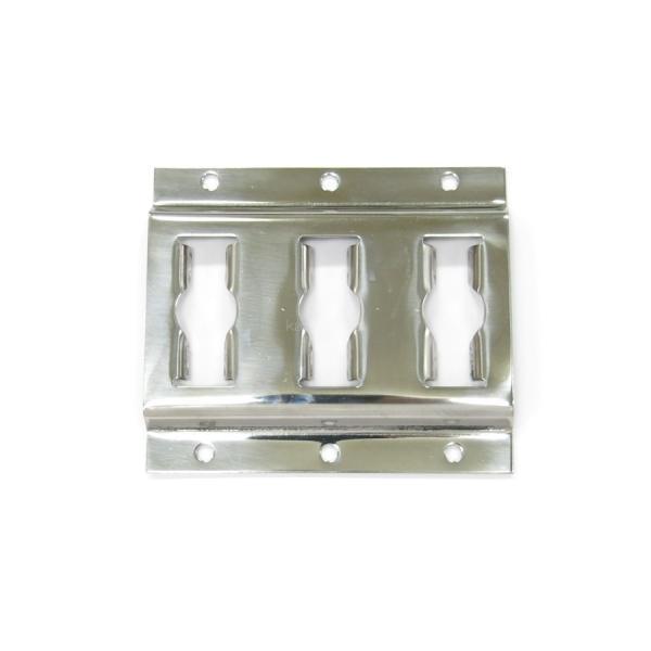 STR3H　Eトラックレール　3穴タイプ　ステンレス製ラッシングベルト等装着用のレールです。サイズ:長さ150mm　巾131mm厚み:1.8mm使用荷重:1,500kg重さ:0.24kgレール止め穴サイズ:6.8パイ金具取付部穴サイズ:タテ...