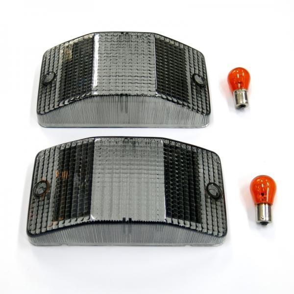 ジェットイノウエ502632 中間サイドレンズ コイト用 スモーク 2枚組トラック用荷台下の中間サイドウインカー用交換スモークカラーレンズです。コイト製ランプ用レンズにKOITOの刻印のあるタイプに適合します。注:形状の異なるランプには適合...