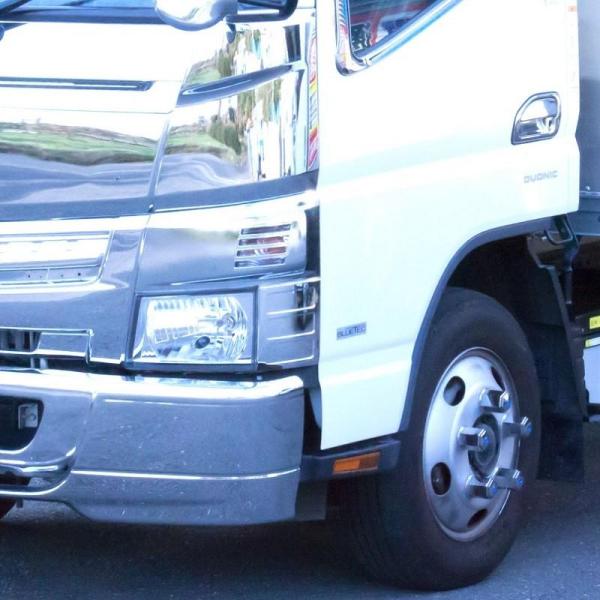 526516　ブルーテックキャンターヘッドランプガーニッシュR/Lセット適合車種:ふそう　2tブルーテックキャンター　H22,11〜材質:樹脂/クロームメッキ取付方法:両面テープ貼付式JETコード:526516JANコード:49763833...