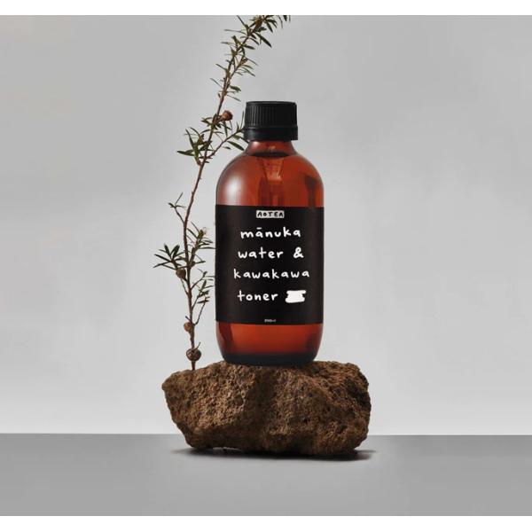 【肌悩み】◎肌荒れ　◎ゆらぎ肌【詳細】マヌカの葉から抽出したマヌカウォーター*1が肌の水分と油分を補って保ち、肌をバリアしてくれます。さらにカワカワの葉から抽出したカワカワエキス*2が紫外線ダメージによる乾燥や肌荒れを防ぎます。【香り】　清...