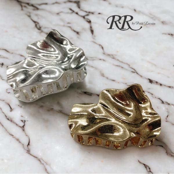 小さめ ミニ サイズのヘアクリップ。おしゃれなテクスチャがはいったメタルデザイン。カラーはアンティーク調めっき加工でおしゃれ感♪小さめサイズでヘアアレンジのワンポイントとしても使えます！お洒落なだけでなく強力なばねでしっかりと留まる実用性も...