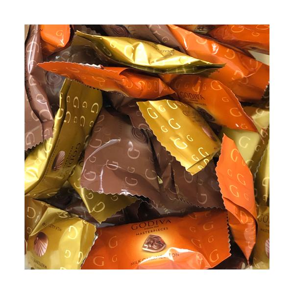 ■名称:チョコレート■原材料名:<プラリネ>砂糖、全粉乳、ココアバター、カカオマス、ヘーゼルナッツペースト、植物油脂、バターオイル／乳化剤、香料、（一部に乳成分・大豆を含む）<キャラメル>砂糖、全粉乳、ぶどう糖、ココ...