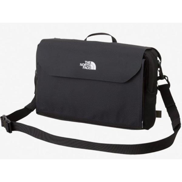 日本正規代理店モデルTHE NORTH FACE FRONT ACCポケット 商品型番：NM92401トラベル/タウンユースに最適バックパックにも直接連結が出来て、付属のショルダーストラップで、単体としても使用可能！内部に防水マップケースと...