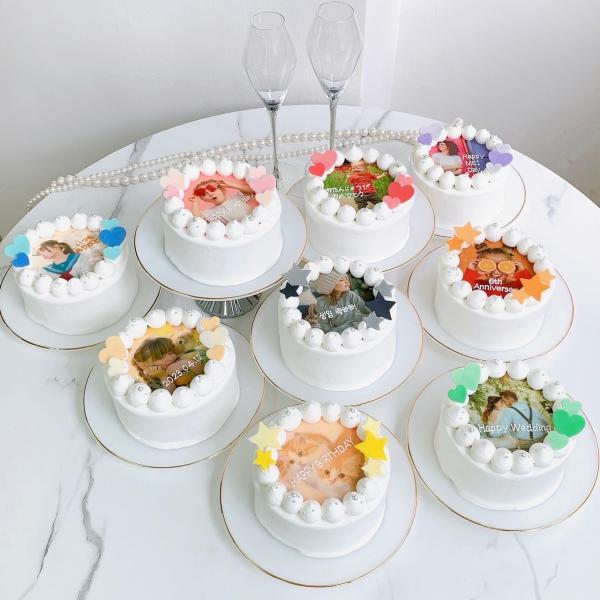 ■写真ケーキ 3号お好きなお写真でお作りする丸型の写真ケーキです。おひとりでも食べやすい3号サイズから6号サイズまでご用意しております。中には、甘酸っぱいいちごジャムがサンドしてあります。トッピングのプラチョコは、ハート型と星型からお選びい...