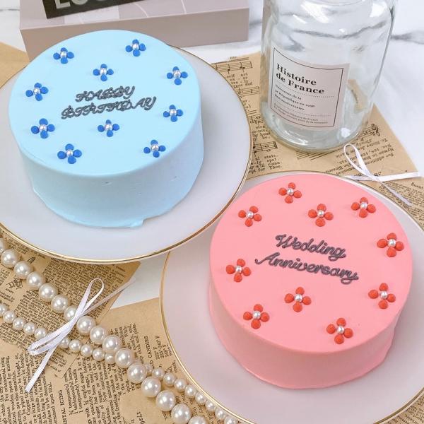 スタッズセンイルケーキ 3号スタッズをイメージしたおしゃれなデザインのケーキです♪記念日や推し活におすすめな商品となっております♪お好きなメッセージを15文字以内（漢字不可）でお入れいたします。中には甘酸っぱいいちごジャムがサンドしてありま...