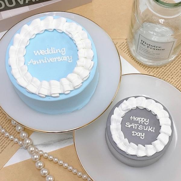 フリルセンイルケーキ 4号お好きな色とメッセージでお作りします♪誕生日や記念日などのお祝いにおすすめのシンプルなケーキです♪お好きなメッセージを20文字以内（漢字不可）でお入れいたします。中には甘酸っぱいいちごジャムがサンドしてあります。※...