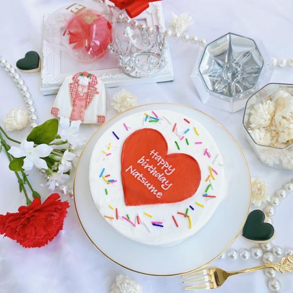 ■カラフルトッピング付きセンイルケーキ 4号お好きな色とメッセージでお作りします♪誕生日や記念日などのお祝いにおすすめのかわいいケーキです♪お好きなメッセージを15文字以内（漢字不可）でお入れいたします。中には甘酸っぱいいちごジャムがサンド...