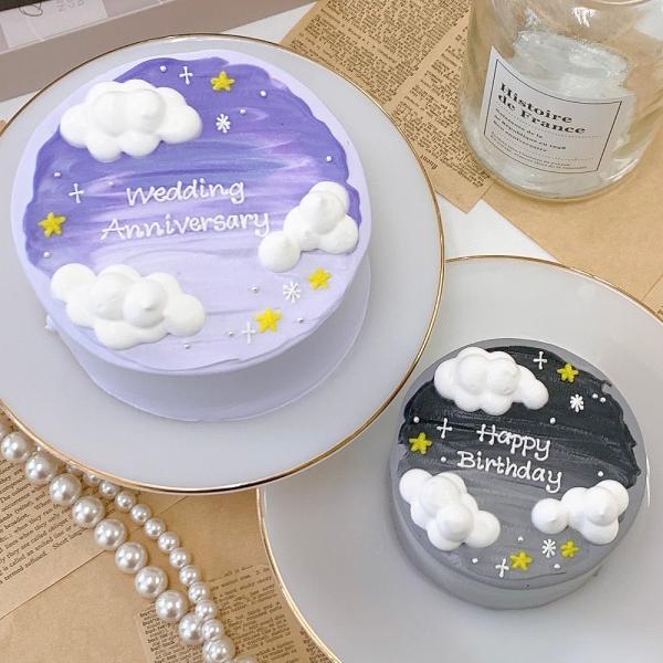 ■夜空の雲センイルケーキ 6号お好きな色とメッセージでお作りします♪誕生日や記念日などのお祝いにおすすめのかわいいケーキです♪お好きなメッセージを20文字以内（漢字不可）でお入れいたします。中には甘酸っぱいいちごジャムがサンドしてあります。...