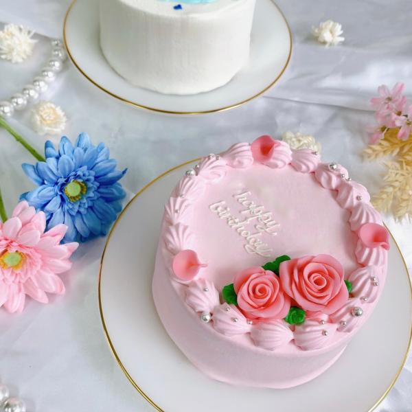 ■ミニローズセンイルケーキ 5号お好きな色とメッセージでお作りします♪誕生日や記念日などのお祝いにおすすめのかわいいケーキです♪お好きなメッセージを20文字以内（漢字不可）でお入れいたします。中には甘酸っぱいいちごジャムがサンドしてあります...