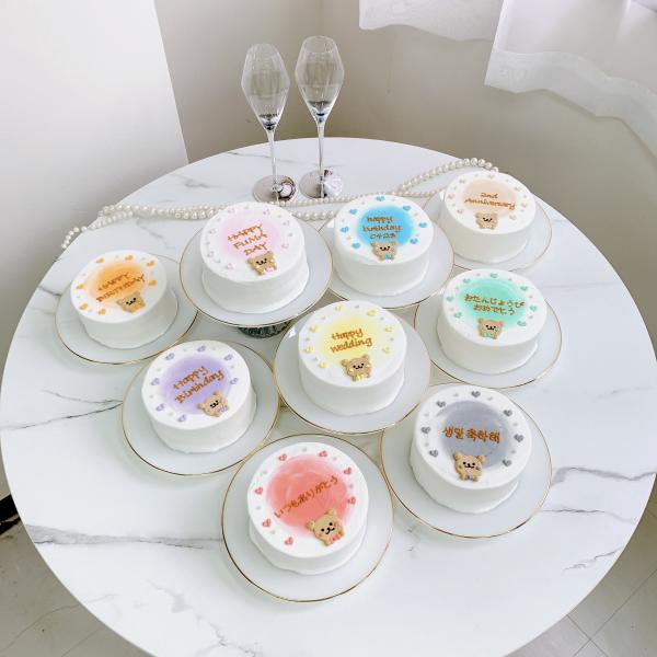 ■ラブリーくまちゃんセンイルケーキ　5号お好きな色とメッセージでお作りします♪誕生日や記念日などのお祝いにおすすめのかわいいケーキです♪お好きなメッセージを20文字以内（漢字不可）でお入れいたします。中には甘酸っぱいいちごジャムがサンドして...