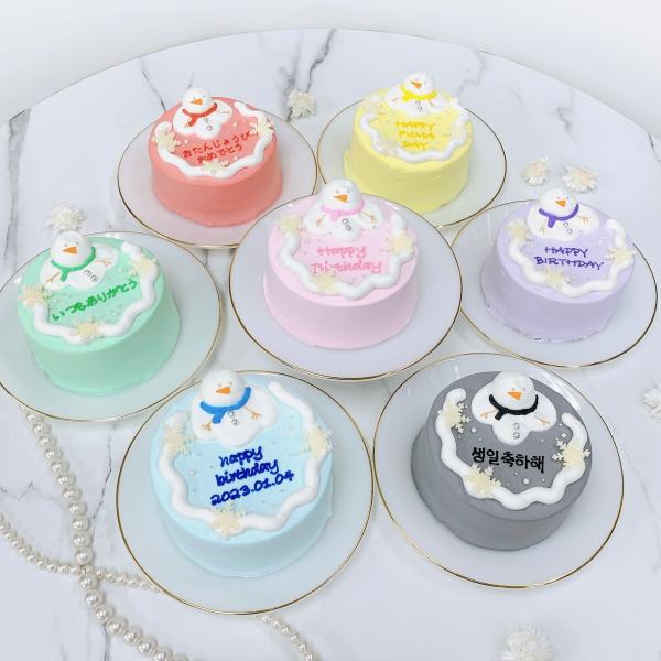 ■とろける雪だるまケーキ 4号お好きな色とメッセージでお作りします♪誕生日や記念日などのお祝いにおすすめのかわいいケーキです♪お好きなメッセージを20文字以内（漢字不可）でお入れいたします。中には甘酸っぱいいちごジャムがサンドしてあります。...