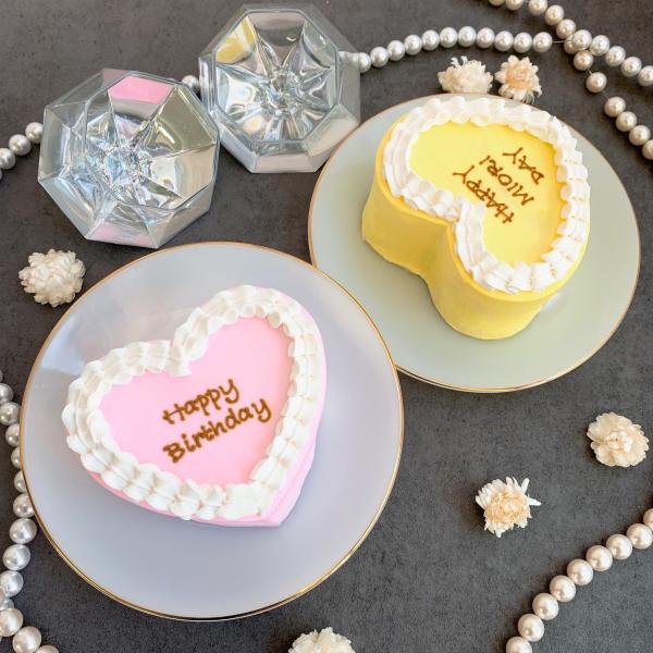 ■パステルフリルハートセンイルケーキ 4号クリームのフリルが可愛いハート型のケーキです。お好きな色とメッセージでお作りします。メッセージは20文字以内（漢字不可）でお入れできます。中には甘酸っぱいいちごジャムがサンドしてあります。※商品写真...