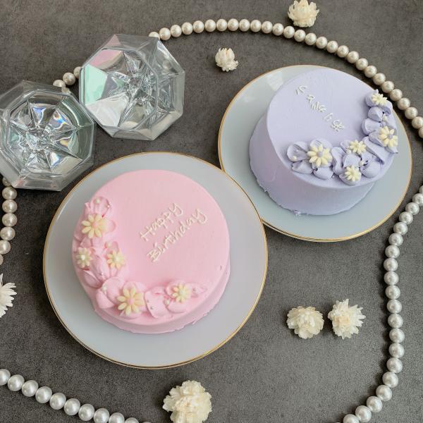 ■フローリアセンイルケーキ 5号パステルカラーがふんわり優しいセンイルケーキです。お花のチョコが散りばめられています♪ご希望のメッセージを20文字（漢字不可）でお入れいたします。ケーキの中には、甘酸っぱいいちごジャムがサンドしてあります。※...