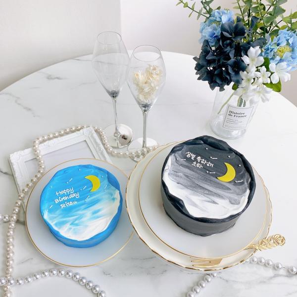 ■Moonセンイルケーキ 3号月が浮かぶ空をイメージした、写真映え間違いなしのセンイルケーキとなっております。お好きなメッセージを15文字以内（漢字不可）でお入れいたします。中には甘酸っぱいいちごジャムがサンドしてあります。※商品写真はでき...