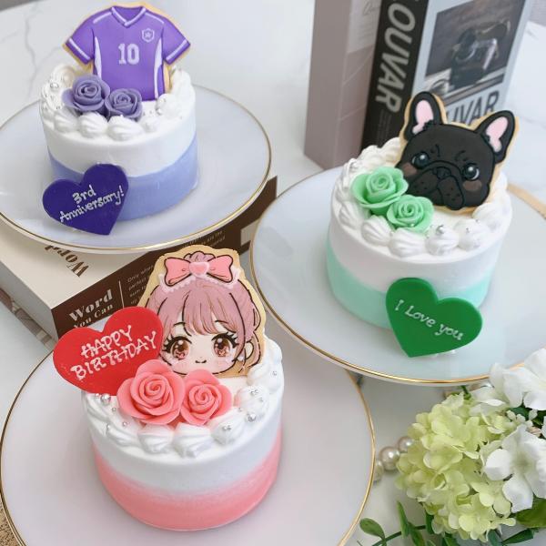 ■［3号ケーキ］手書きクッキー付き 小さめセミオーダーケーキお好きなイラストからアイシングクッキーをお作りします♪全9色から選べ、ケーキの中には甘酸っぱいいちごジャムがサンドされています♪※人物写真／複数体のイラスト／複雑なイラストは手書き...