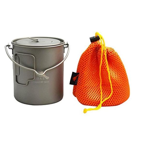 【商品名】　(トークス)TOAKS Titanium 750ml Pot with Bail Handle POT-750-BH 【商品説明】　・重量わずか133gのべイルハンドル（ツル）付き750mlクッカーです。側面のハンドルで持つと重...