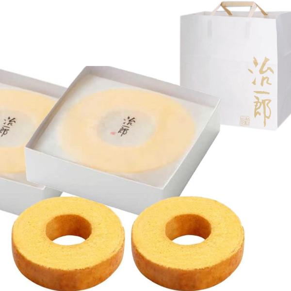 商品名 治一郎 バームクーヘン ホール 4cm内容 包装済み4cm バウムクーヘンｘ2 治一郎ショップバッグｘ2手土産やギフトに人気の治一郎のバームクーヘン。口に運ぶときからすでに感じ始めるしっとり感。口に入れた瞬間はさらにさっくりとした食...