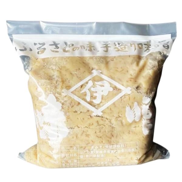 商品名 麦味噌内容 1kgｘ１麦味噌は米味噌、豆味噌と三つに分類される味噌の中の一つです。塩分が低く、麹を使う量が多いので、香りも甘みも強い味噌です。麦は愛媛県産または香川県産（原産地は過去３年間の使用実績順）、塩は香川県製造のものを使用。...