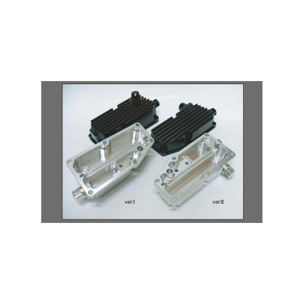 メーカー名：アントライオンメーカー品番：34401-SL販売備考：容量115cc センター取り回しマフラー用 本体厚み34mm（ドレンボルトはサイドスタンド側取り出しになります）適合情報：ヤマハ[YAMAHA] SR500 ヤマハ[YAMA...