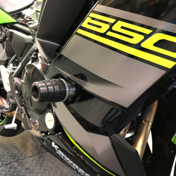 メーカー名：ストライカーメーカー品番：SS-GS145A-F1ストライカー ガードスライダー適合情報：カワサキ[KAWASAKI] Ninja650 [ニンジャ650] 18カワサキ[KAWASAKI] Z650RS 22