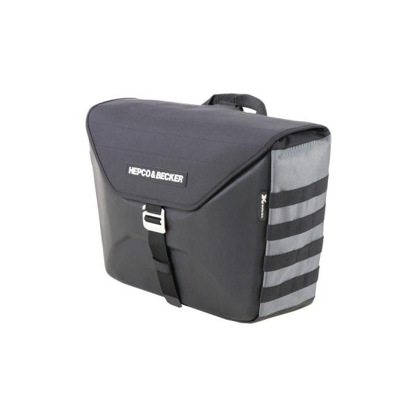 メーカー名：ヘプコアンドベッカーメーカー品番：640633 00 01販売備考：片側1個。19L。重量約1.5kgの軽量バッグ。C-Bowキャリア専用。はっ水加工のアウターと防水インナーライナー装備のタフな作り。開口はロールトップ仕様。積載...