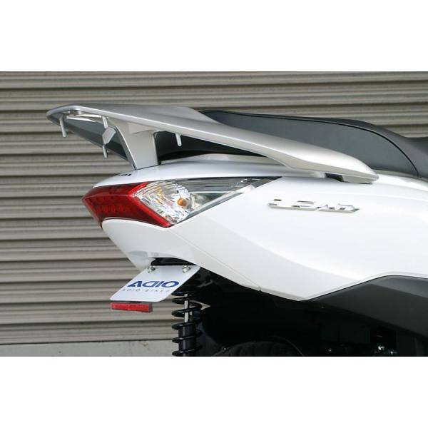 メーカー名：アディオメーカー品番：BK41121スリムリフレクター付き。ナンバー灯は純正を使用します。ナンバープレートが共振してビビリ音がでる場合があります。その場合は、防振ゴムを貼るなどの対応が必要です。販売備考：EBJ-JF45 13/...
