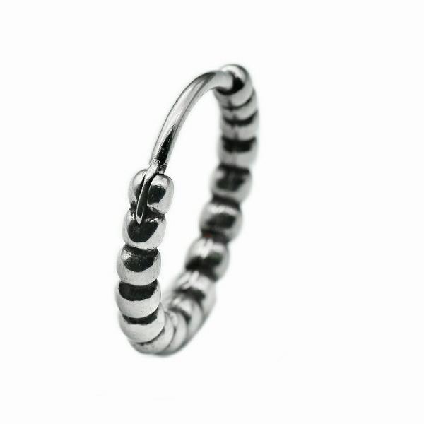 サージカルステンレスとは、金属アレルギーに強く医療用にも使用される体に優しい新素材ステンレス・スティールです。とても美しい光沢を持つ事からステンレス・スチールはアクセサリー素材として大変優れています。金属アレルギーに強い！医療用ステンレス製...