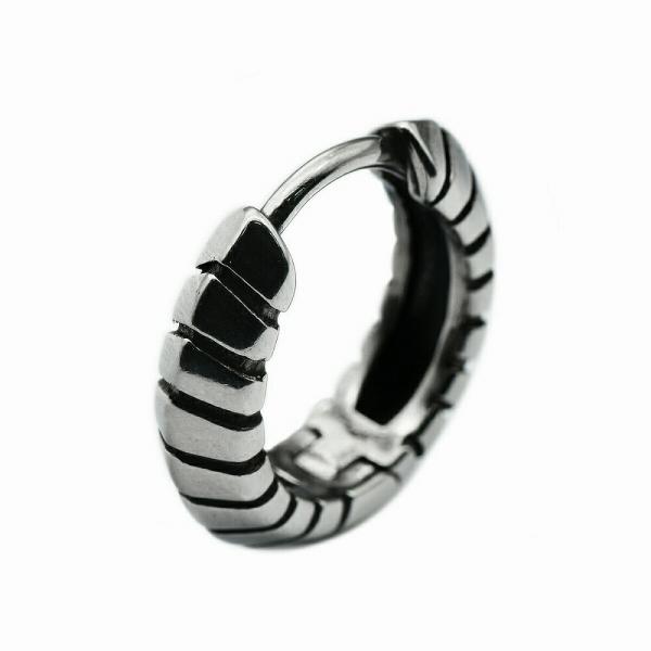 サージカルステンレスとは、金属アレルギーに強く医療用にも使用される体に優しい新素材ステンレス・スティールです。とても美しい光沢を持つ事からステンレス・スチールはアクセサリー素材として大変優れています。金属アレルギーに強い！医療用ステンレス製...