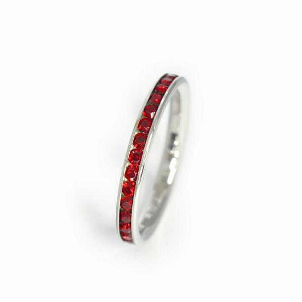 サージカルステンレスとは、金属アレルギーに強く医療用にも使用される体に優しい新素材ステンレス・スティールです。とても美しい光沢を持つ事からステンレス・スチールはアクセサリー素材として大変優れています。金属アレルギーに強い！医療用ステンレス製...