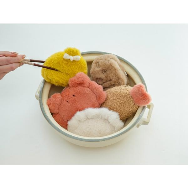 あえてリアルすぎないところがクスっと笑えて、体も心も温まるほかほかおいしいウォーマーシリーズです。サイズ餃子：約W15×D9×H3cmもち巾着：約W13×D11×H3cmエビフライ：約W15×D7×H3cm毛ガニ：約W13×D9×H3cmタ...