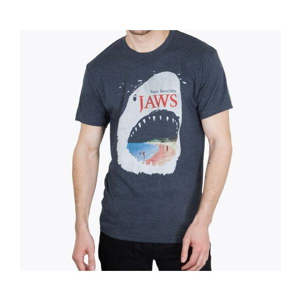 アウト・オブ・プリントピーター・ベンチリー / ジョーズ (1974)From the 1974 cover1916年にニュージャージー州で起きたニュージャージーサメ襲撃事件(ホオジロザメが海岸で遊泳中の男性を襲撃した事件)を元にしてピータ...