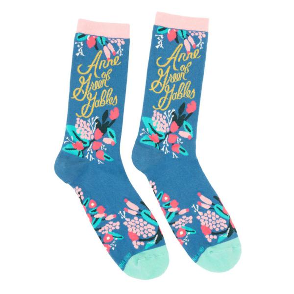 [Puffin in Bloom Collection]ルーシー・モード・モンゴメリ / 赤毛のアン (1908)カバーデザイン - アンナ・ボンド (Rifle Paper Co.,)マシューとマリラは養子の男の子の到着を待っていた。しか...