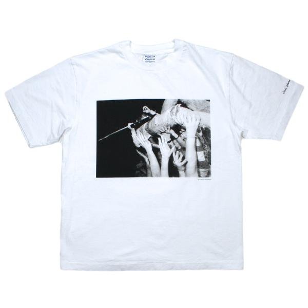 NIRVANA / COMMODORE BALLROOM CROWD SURF (1991)1991年3月8日、カナダ・バンクーバーのCommodore Ballroomで行われたNirvanaのライブを撮影した一枚。観客の上を漂うようにス...
