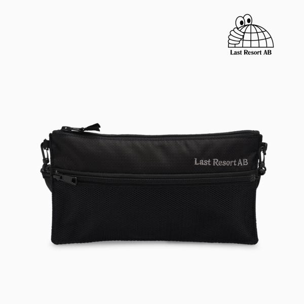 【DETAILS】Everyday carry bagAdjustable and removable strapYKK Zippers【SIZE】Size: W: 27 cm H: 15 cm※ 採寸は平置きで計測しております。商品の特性...
