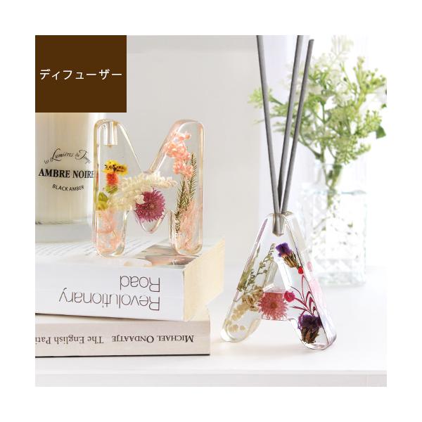 サイズ：（A）約W7×D2×H8cm（K）約W5.7×D2×H8cm（M）約W6.3×D2×H8cm　スティック：約12cm　パッケージ：約W9×D4.5×H13cm素材（品質）：　スティック：PET　スタンド：フェノール樹脂、ドライフラワ...