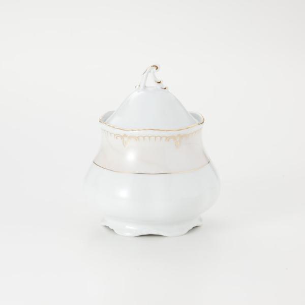 ケーニリッヒ テッタウは1794年に有名なフンボルトの提案で設立されたバイエルンで最も古い磁器工場です。19世紀初頭から有名な『T』のイニシャルを抱え持つテッタウの磁器は、世界中の骨董美術収集家の間で長く評価されています。またテッタウは何世...