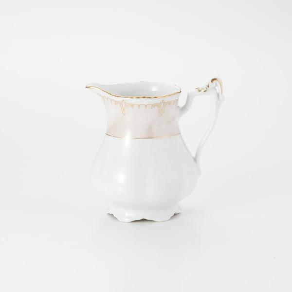 ケーニリッヒ テッタウは1794年に有名なフンボルトの提案で設立されたバイエルンで最も古い磁器工場です。19世紀初頭から有名な『T』のイニシャルを抱え持つテッタウの磁器は、世界中の骨董美術収集家の間で長く評価されています。またテッタウは何世...